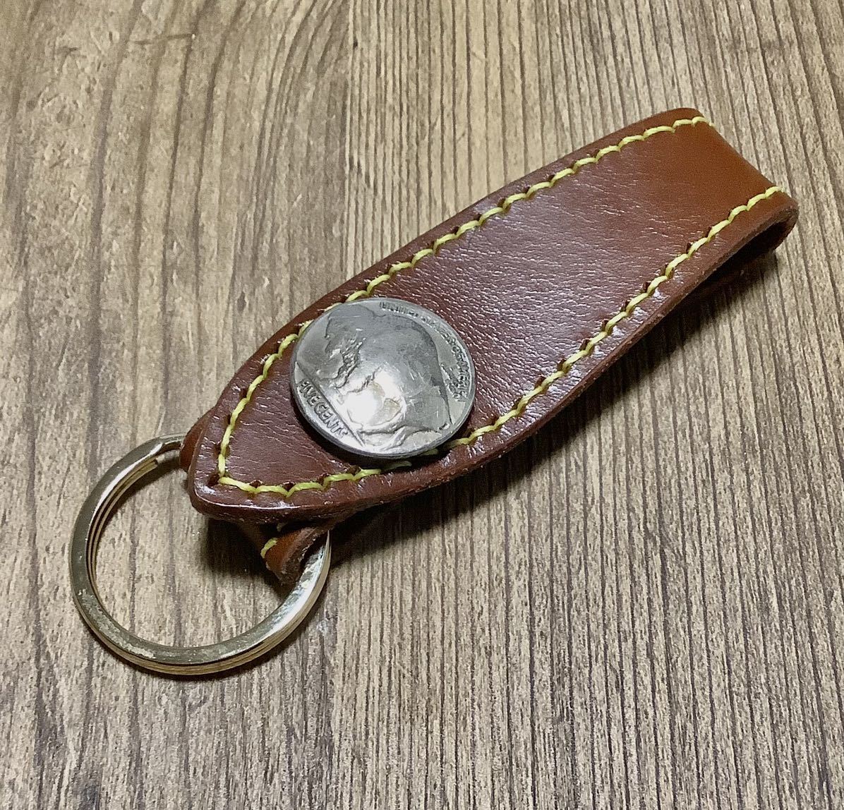 Yahoo!オークション - 手作り1点もの 革 ハンドメイド 手作り キーホル...