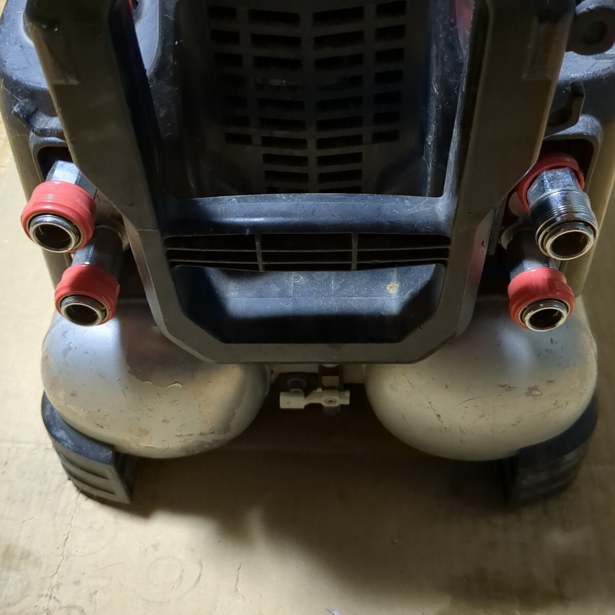 Yahoo!オークション - ジャンク品 マキタ エアコンプレッサ モデルAC5...