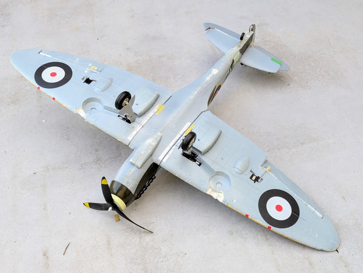 Yahoo!オークション - FMS スピットファイア 完成機 翼長1400mm 1129-...