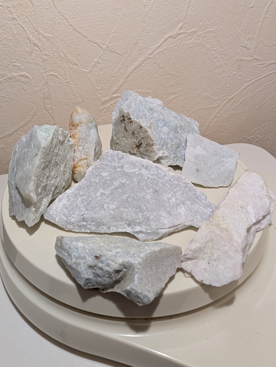 Yahoo!オークション - 天然石 新潟県糸魚川産 翡翠含有石 約260g 希少...