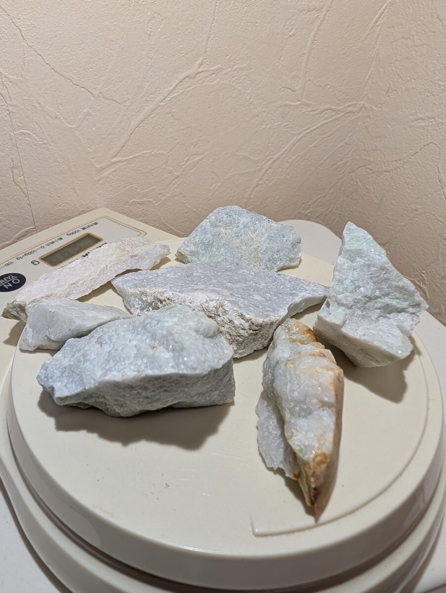 Yahoo!オークション - 天然石 新潟県糸魚川産 翡翠含有石 約260g 希少...