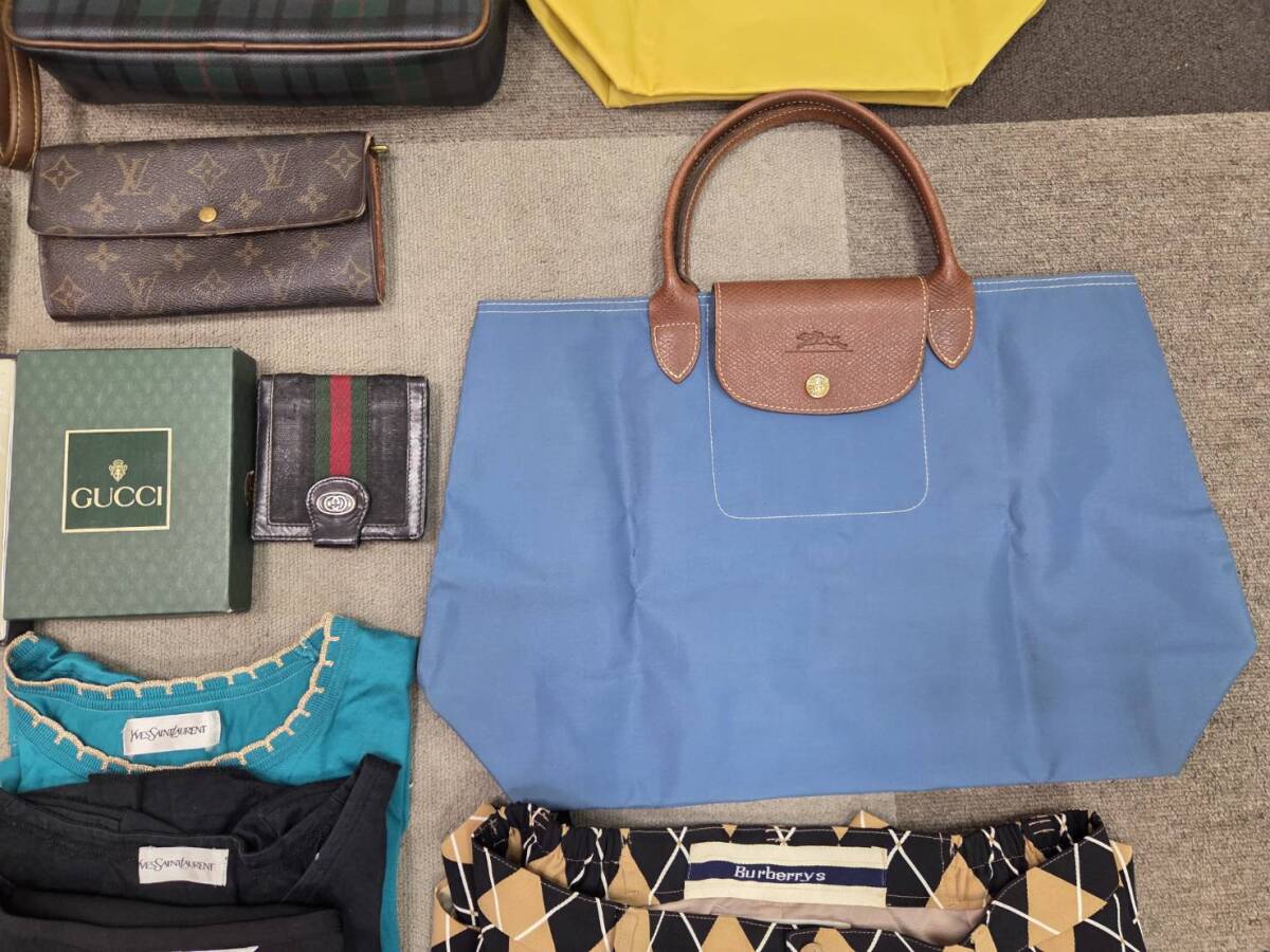 Yahoo!オークション - L 【ジャンク品】バッグ 財布 靴 洋服 15点 おま...