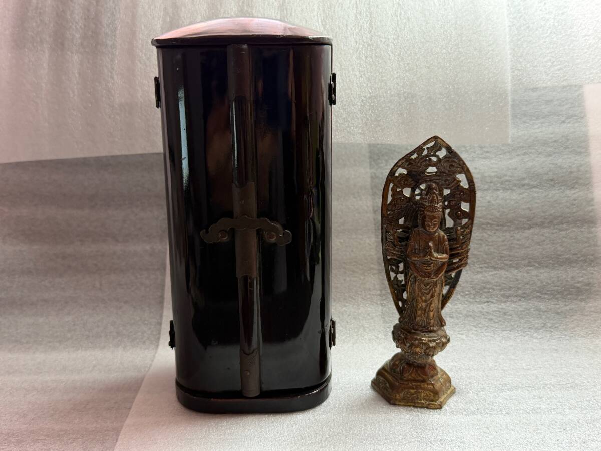 Yahoo!オークション - 厨子入り（木製品） 千手観音菩薩 金仏 金銅製品