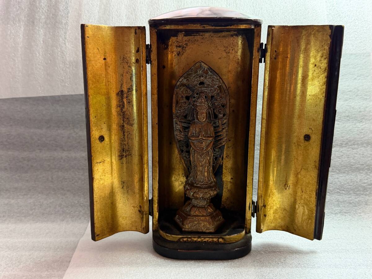 Yahoo!オークション - 厨子入り（木製品） 千手観音菩薩 金仏 金銅製品