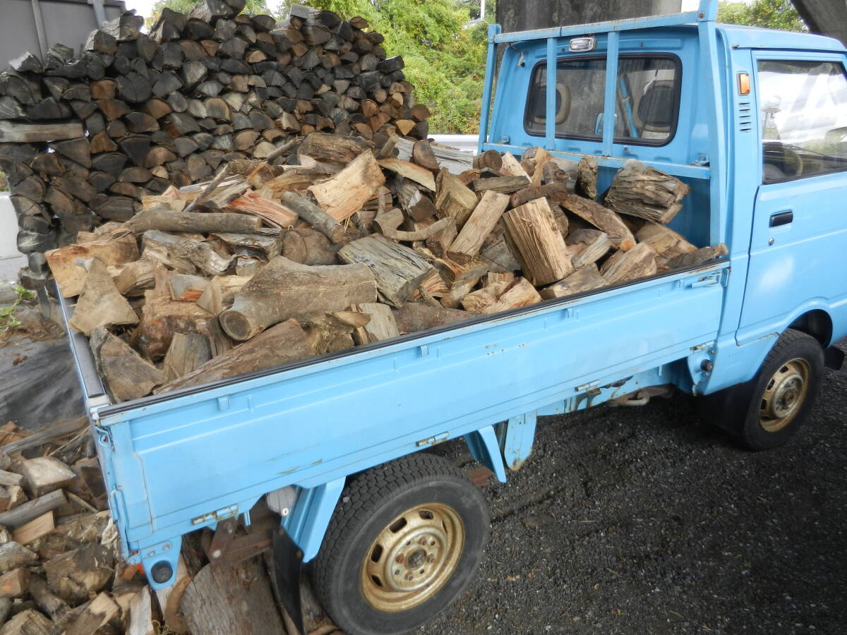 Yahoo!オークション - 3年乾燥の薪を処分 薪ストーブやキャンプに最適...