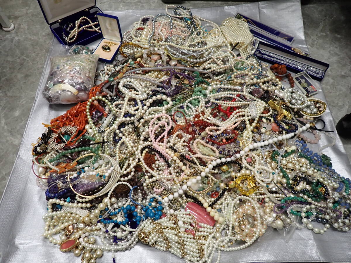 Yahoo!オークション - 2 大量 アクセサリー まとめ 約14.6kg