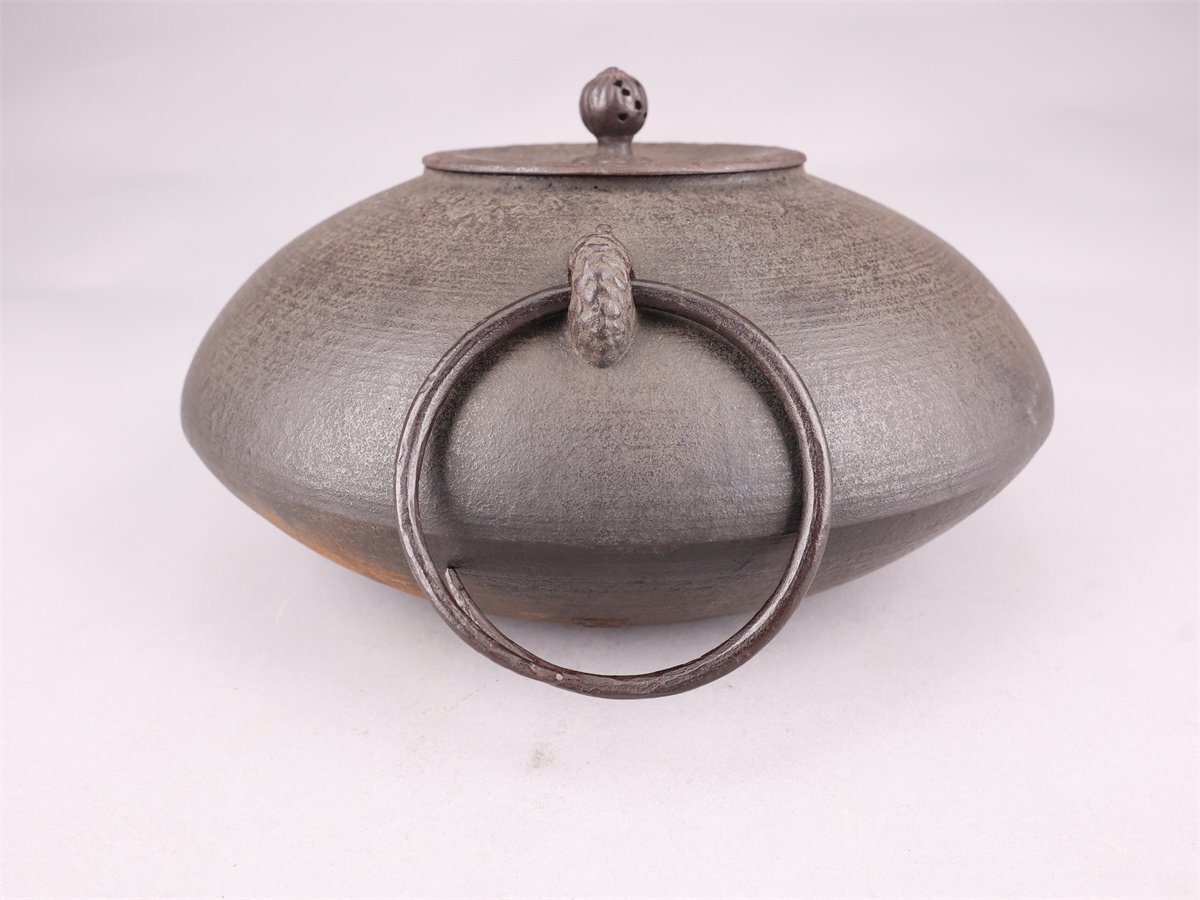 Yahoo!オークション - 【志】A690南部釜 鈴木盛久作 算玉平釜 岩肌 栞 ...