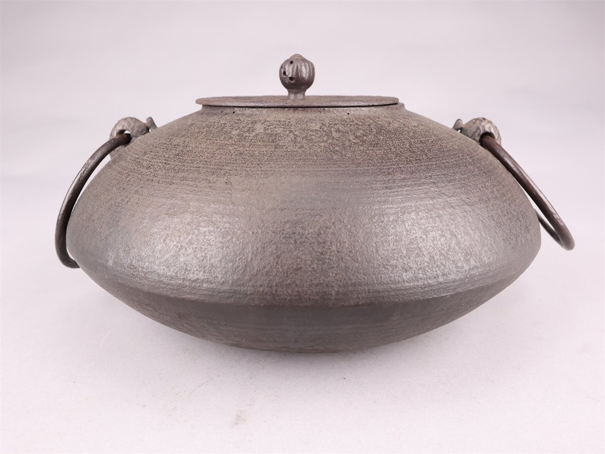 Yahoo!オークション - 【志】A690南部釜 鈴木盛久作 算玉平釜 岩肌 栞 ...