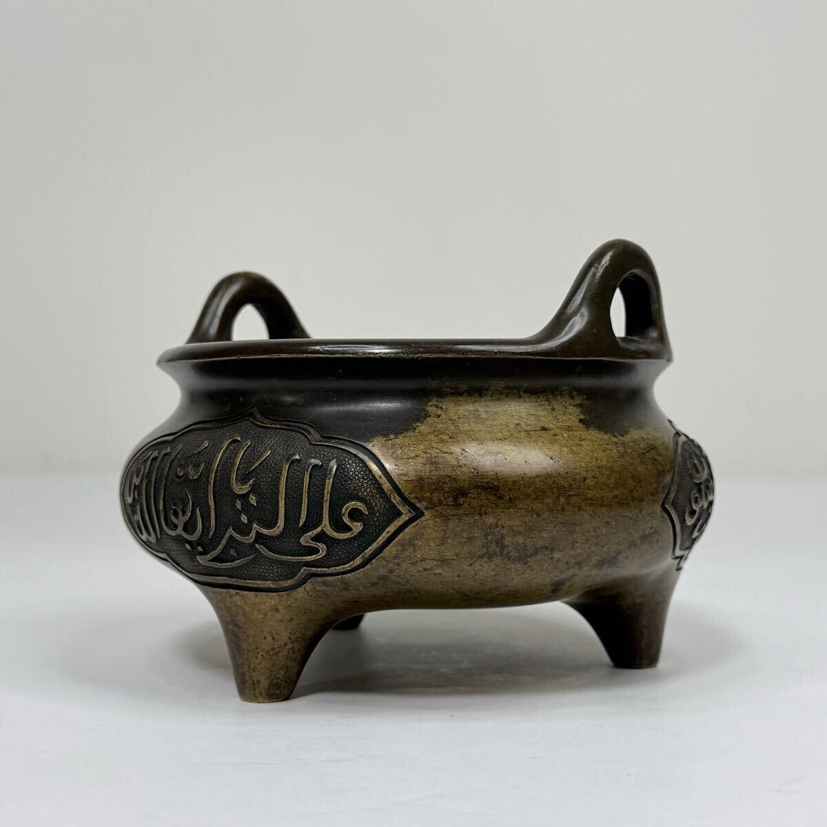 【樂淘letao】日本代購代標第一品牌－XMF-中国古美術 時代物 香炉 古銅 銅製 香道具 三足炉 梵文図 在銘 大明宣徳年製 共箱付 唐物 中国古玩 骨董品