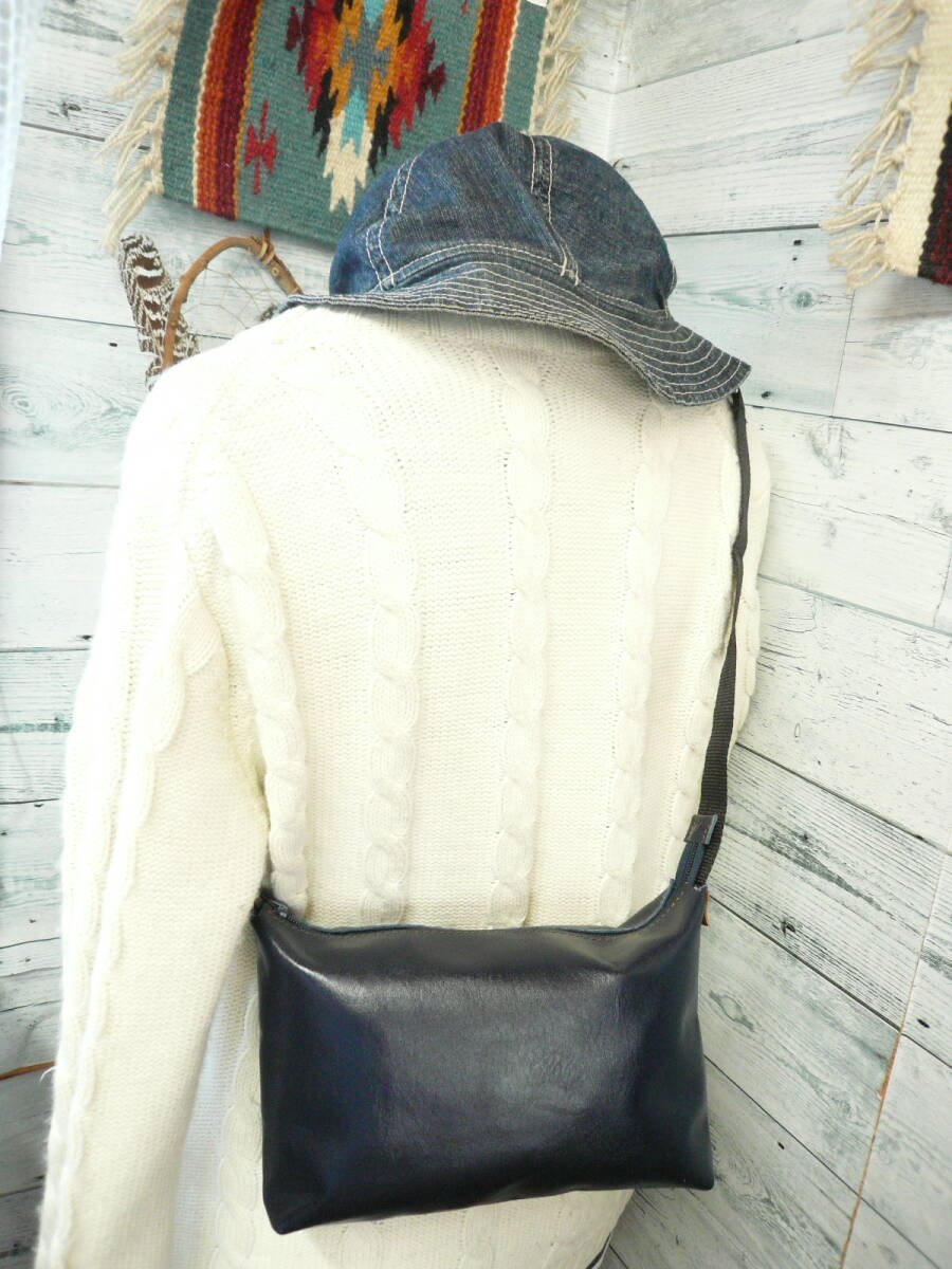 Yahoo!オークション - ハンドメイド 本革ショルダーバッグ 軽量 牛革ネ...