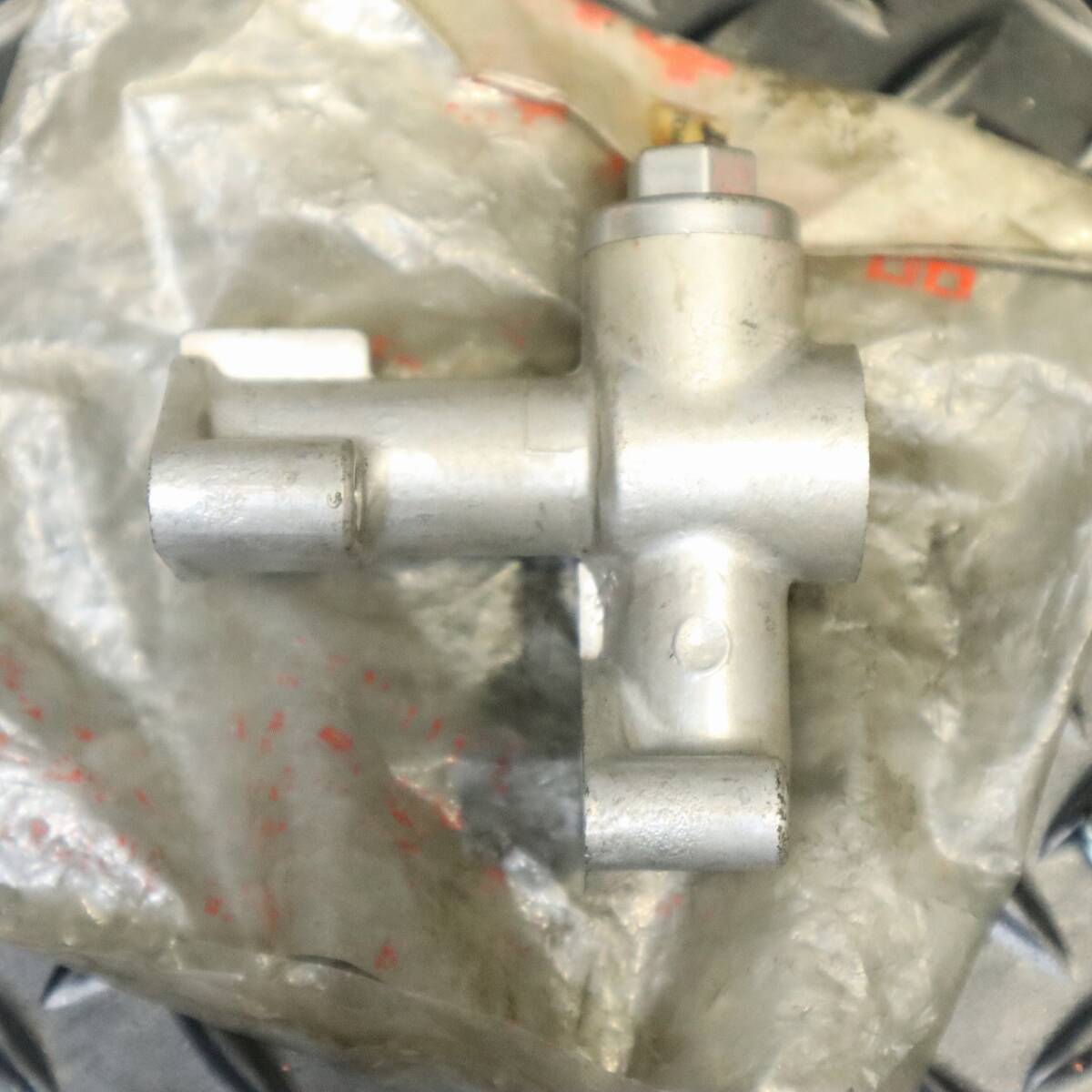 カワサキ 純正 オイルプレッシャースイッチベース Z1 Z2 Z750RS KZ900 等(カワサキ用)｜売買されたオークション情報、yahooの商品情報をアーカイブ公開 - オークファン ...