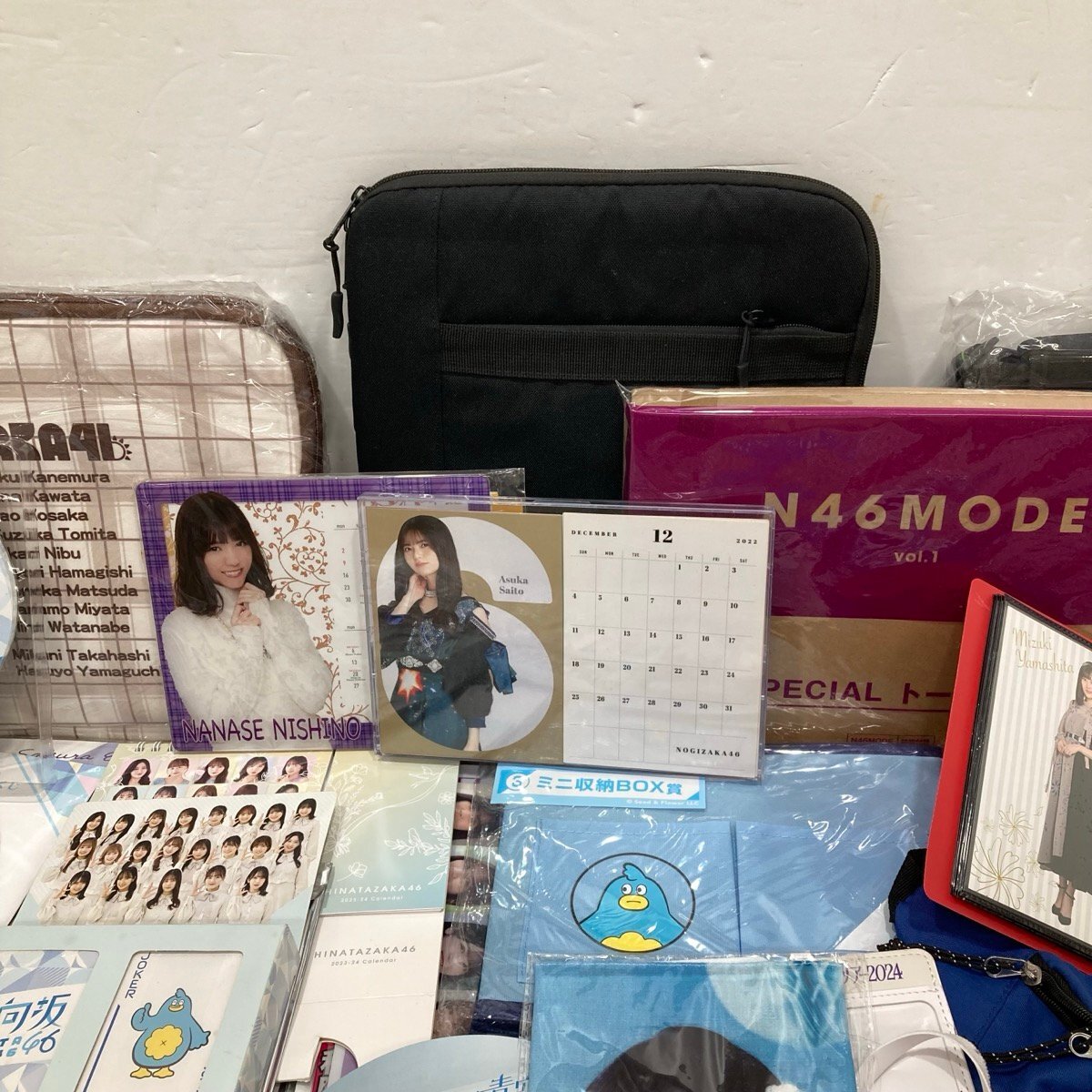 【樂淘letao】日本代購代標第一品牌－② 坂道 乃木坂 日向坂 欅坂 46 グッズ 約10kg (写真 日向坂46くじ ポストカード 缶バッジ 等) まとめ セット(43)[D9212]