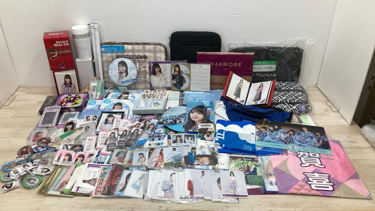 【樂淘letao】日本代購代標第一品牌－② 坂道 乃木坂 日向坂 欅坂 46 グッズ 約10kg (写真 日向坂46くじ ポストカード 缶バッジ 等) まとめ セット(43)[D9212]