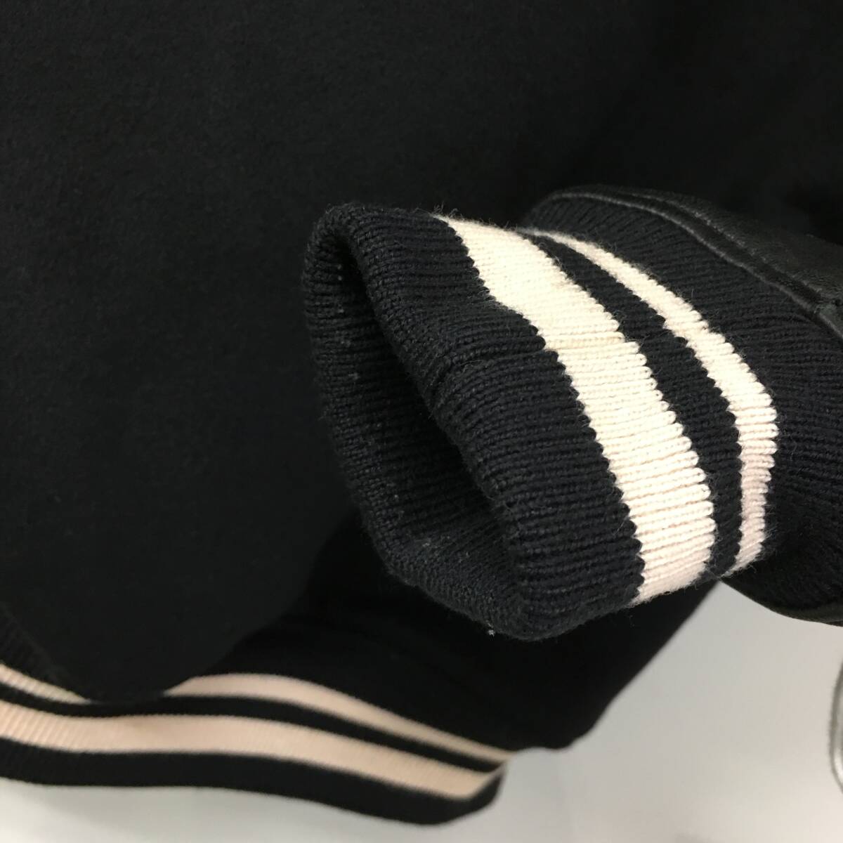 Yahoo!オークション - R.J.B スタジャン ブラック ロゴ 刺 THE FLATHEA...