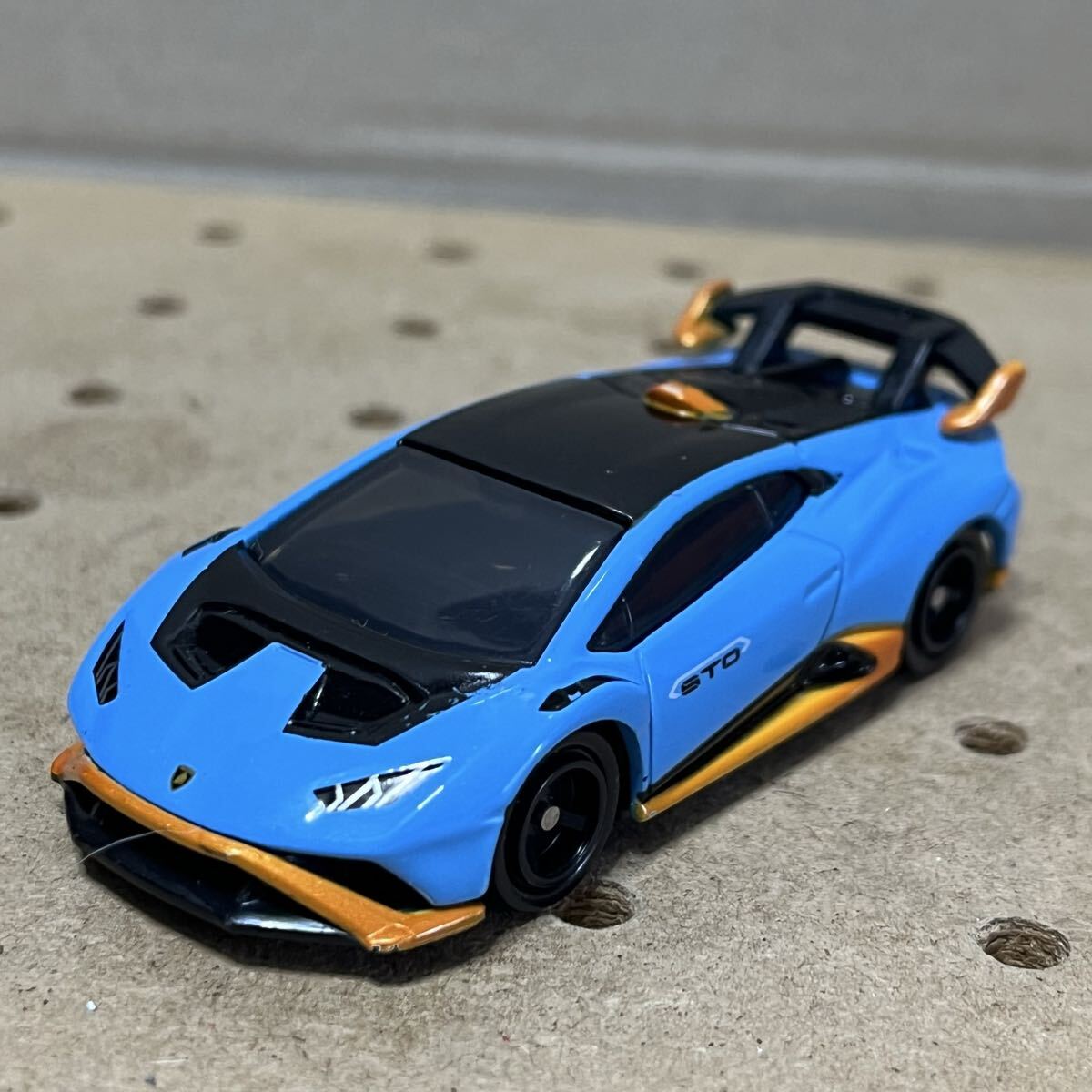 Yahoo!オークション - トミカ ランボルギーニウラカンSTO