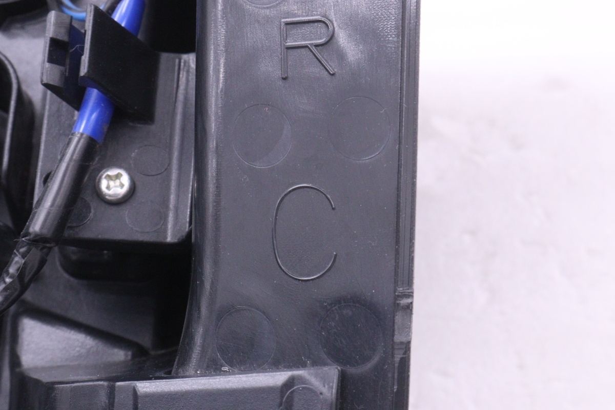 Yahoo!オークション - 50-2419 美品 後期 LED C27 セレナ 右テールライ...