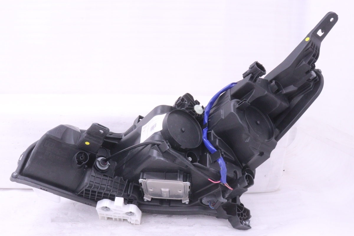 Yahoo!オークション - 50-2944 美品 後期 LED ZE1 リーフ 右ヘッドライ...