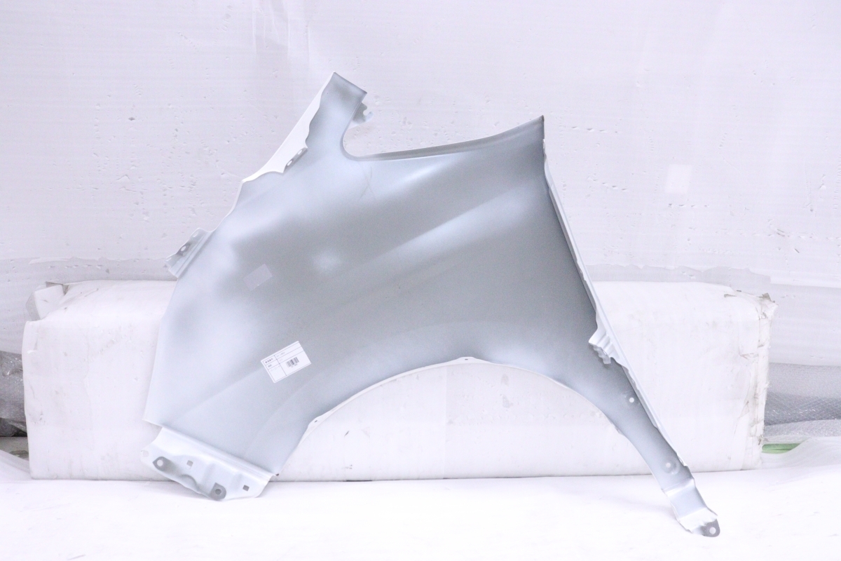 Yahoo!オークション - 5Y-1893 スポ穴有 ZRR80W ヴォクシー HV ZS 右フ...