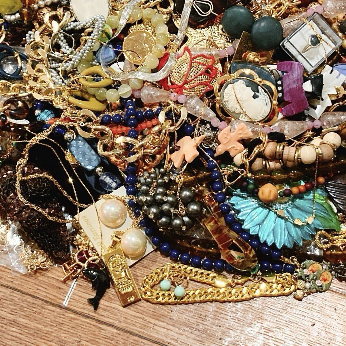 Yahoo!オークション - 大量5kgまとめ天然石パール刻印有複数ネックレ...