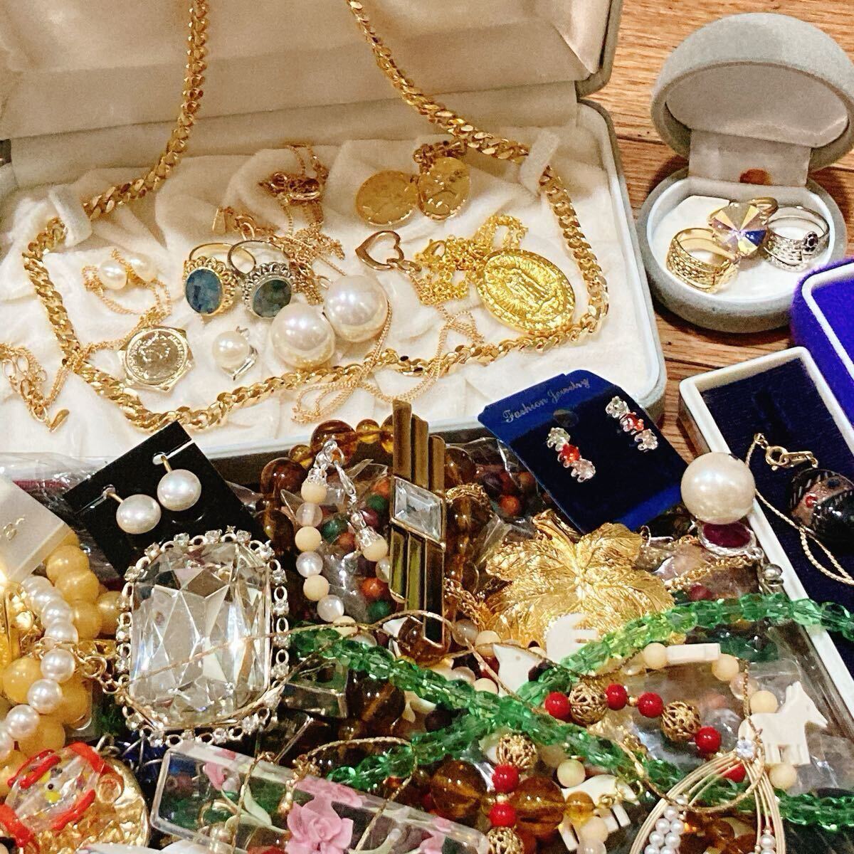 Yahoo!オークション - 大量5kgまとめ天然石パール刻印有複数ネックレ...