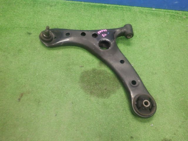 Yahoo!オークション - ノア DBA-ZRR85G X 後期 フロント左ロアアーム ...