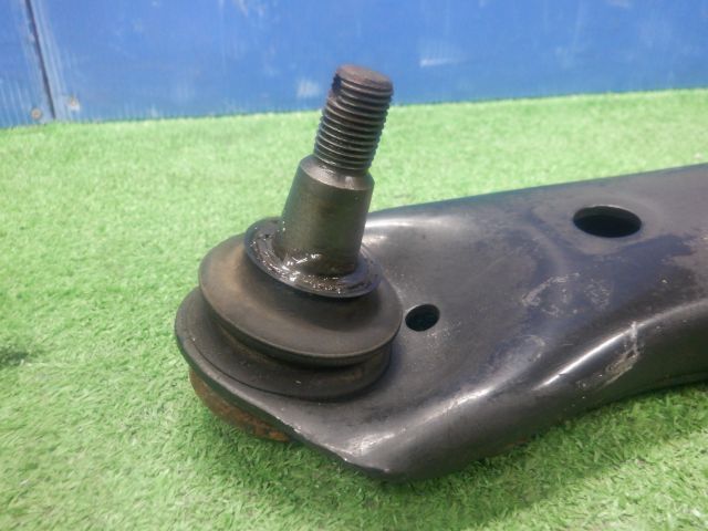 Yahoo!オークション - ノア DBA-ZRR85G X 後期 フロント左ロアアーム ...