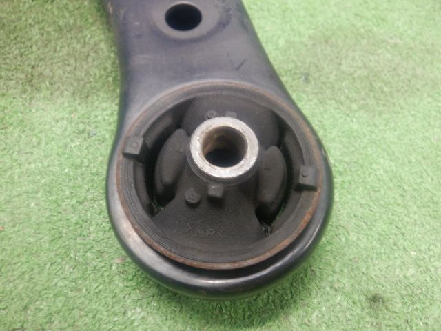 Yahoo!オークション - ノア DBA-ZRR85G X 後期 フロント左ロアアーム ...