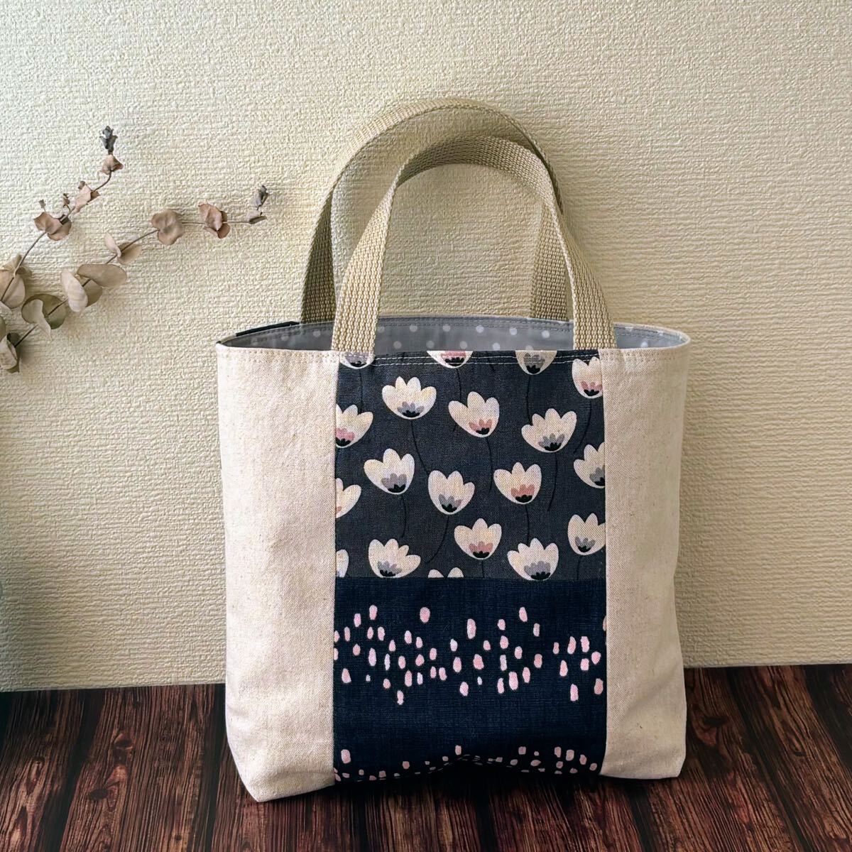 Yahoo!オークション - ミニバッグ / モノトーン系 ドット 花柄 / パッ...