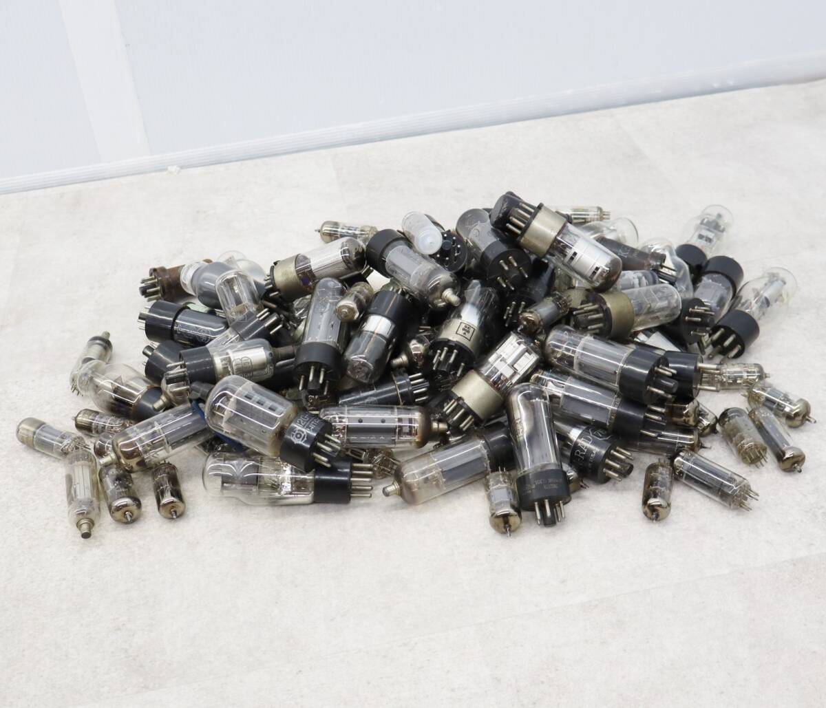 Yahoo!オークション - レトロ 重量約3Kg｜真空管 まとめ 約120個｜