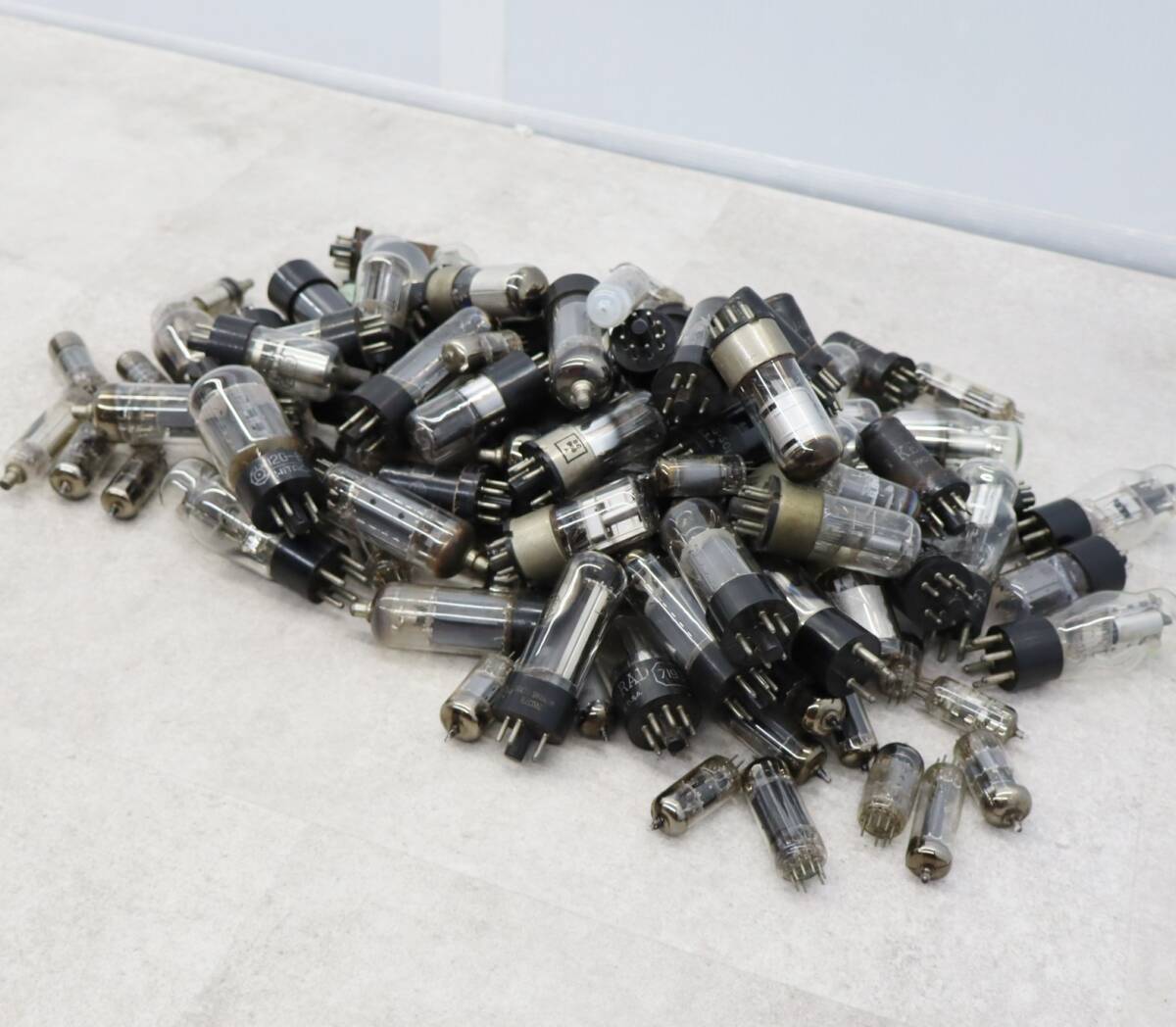 Yahoo!オークション - レトロ 重量約3Kg｜真空管 まとめ 約120個｜