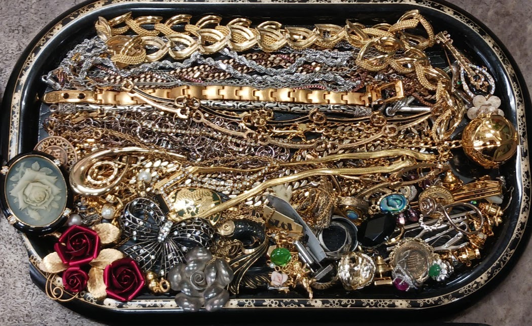 Yahoo!オークション - フェイクメッキアクセサリー 大量2.5Kg以上 ネッ...