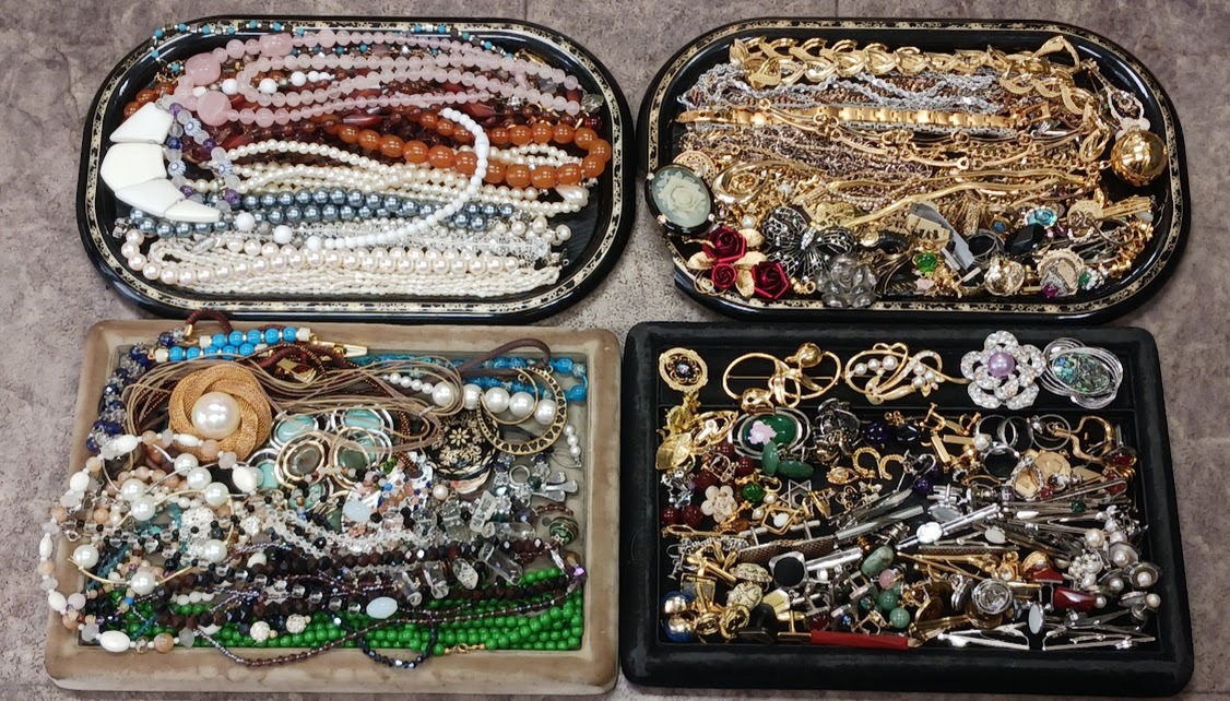 Yahoo!オークション - フェイクメッキアクセサリー 大量2.5Kg以上 ネッ...