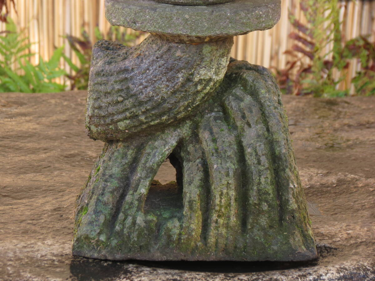Yahoo!オークション - 石灯篭 高さ30cm 重量3.5kg 九州産凝灰岩
