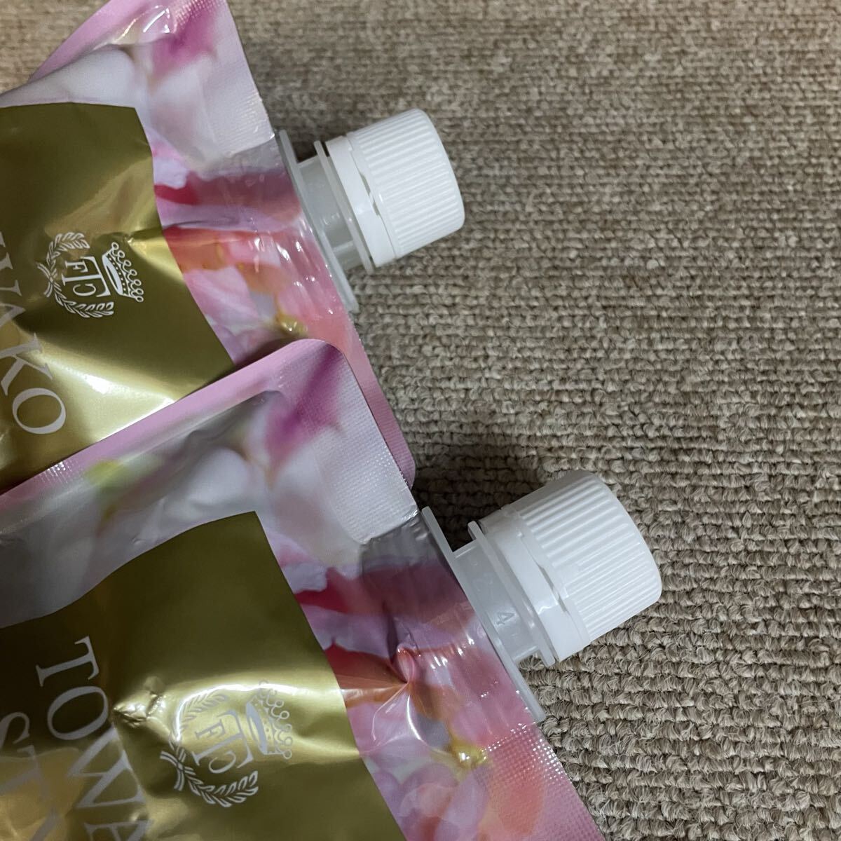 E832 R FTCセレブヘア ラメラシャンプー＆トリートメント 詰め替え用500ml ホワイトモイスチャークレンジング 5点セット(ヘアケア)｜売買されたオークション情報、yahooの商品 ...