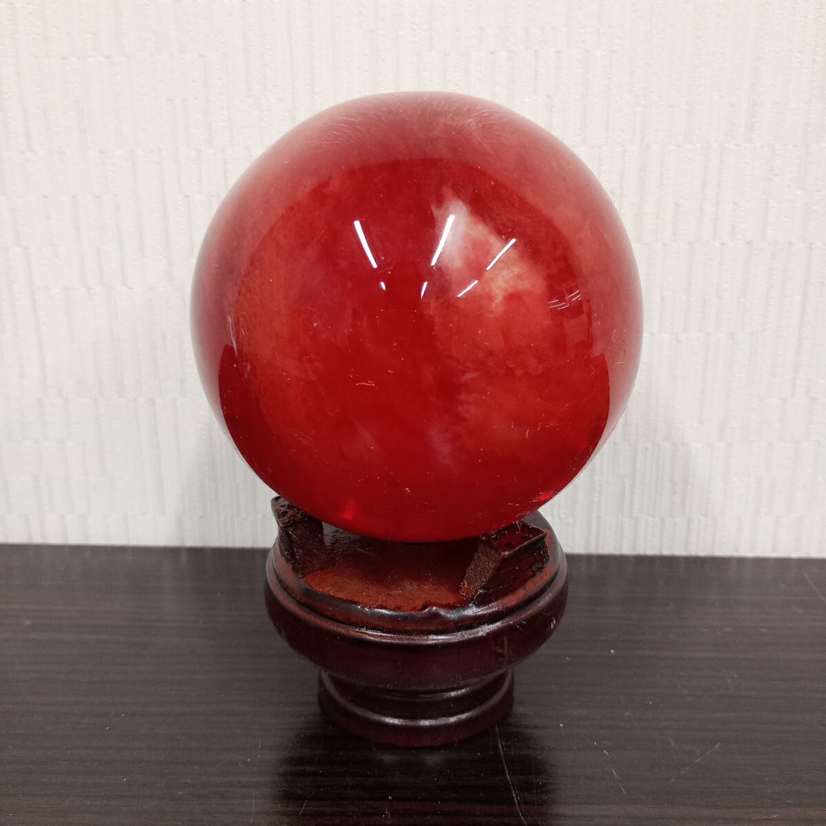 Yahoo!オークション - FS-011 水晶玉 赤 置物 パワーストーン 木製台座...