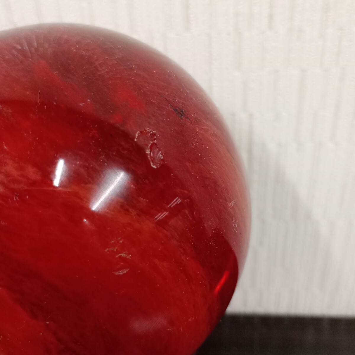 Yahoo!オークション - FS-011 水晶玉 赤 置物 パワーストーン 木製台座...