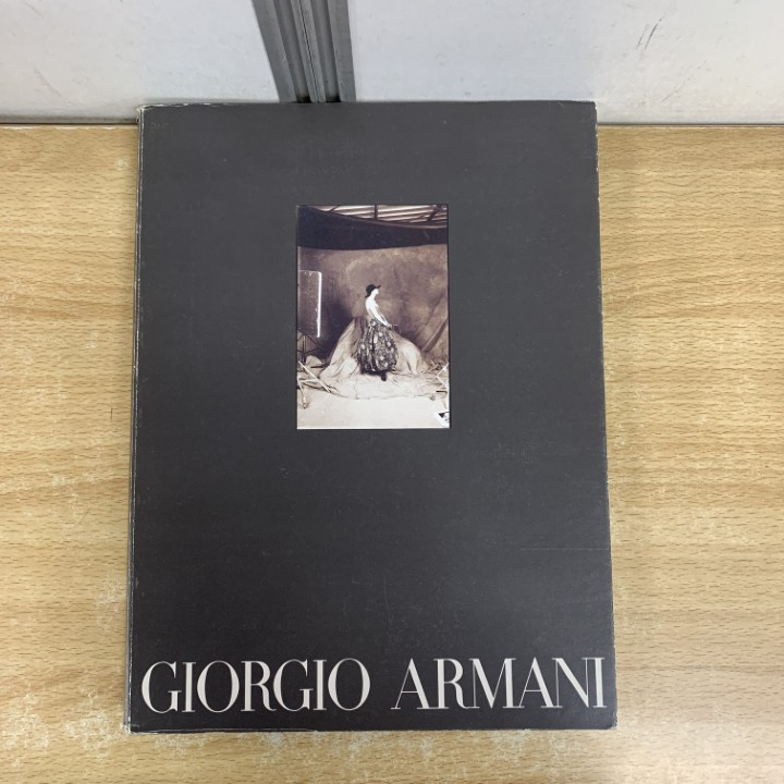 Yahoo!オークション - 01)【1点限り 】ジョルジオアルマーニ図録/GIOR...