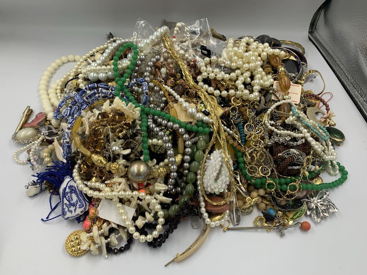 Yahoo!オークション - まとめ売り 5.5kg以上 アクセサリー ゴールド パ...