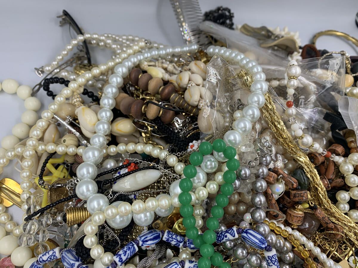 Yahoo!オークション - まとめ売り 5.5kg以上 アクセサリー ゴールド パ...