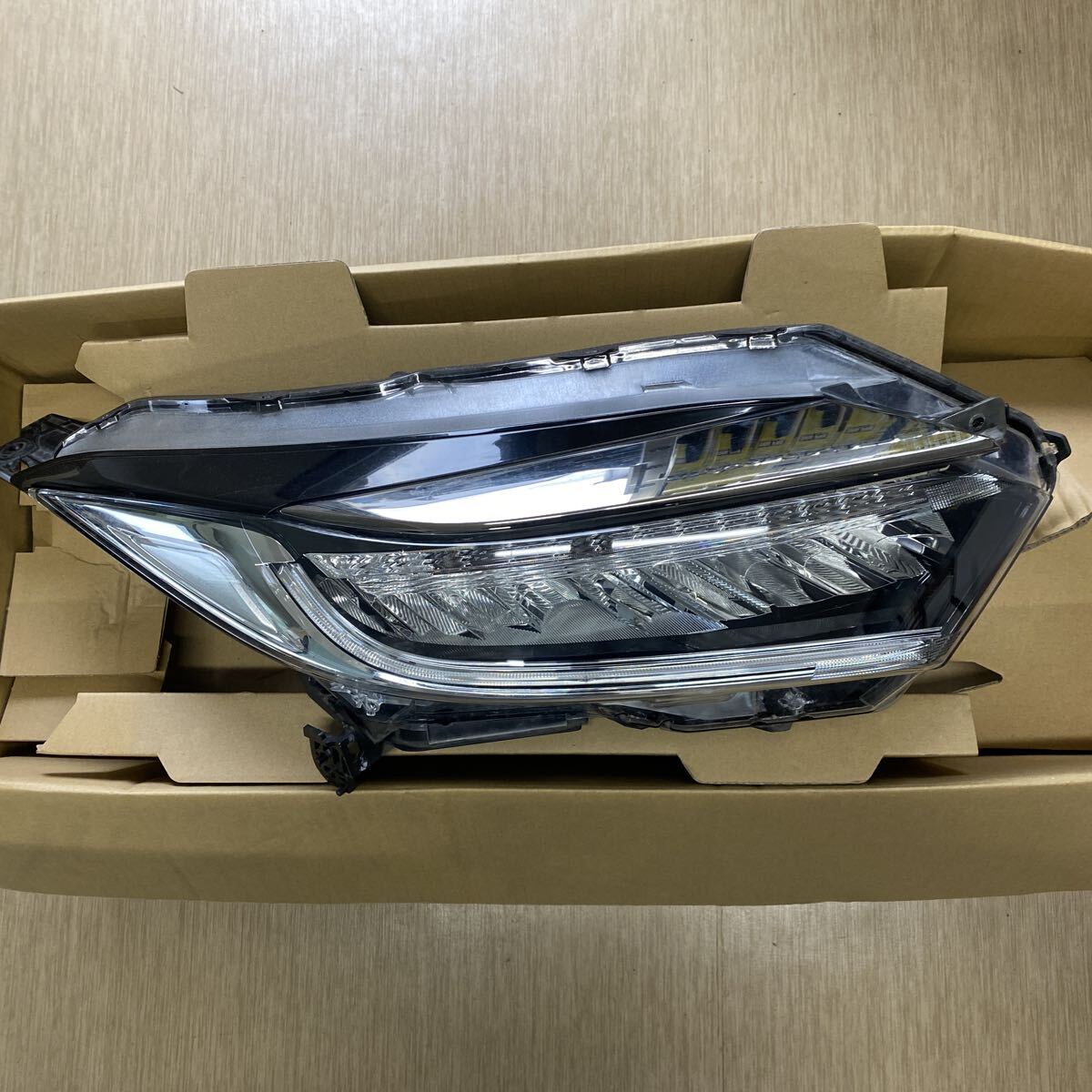 Yahoo!オークション - ヴェゼル RU1 RU2 RU3 RU4 後期 LED 右 ヘッドラ...