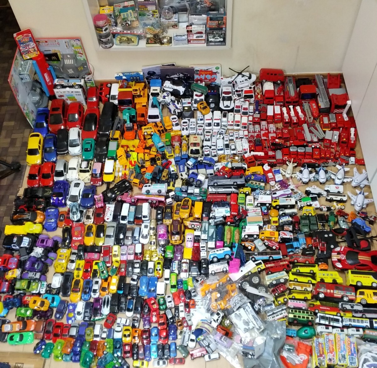 Yahoo!オークション - トミカ ミニカーおもちゃトイチョロQ食玩カプセ...