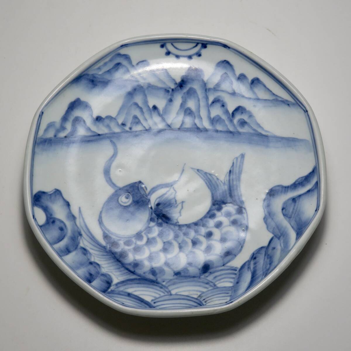 Yahoo!オークション - 韓国美術 李朝 白磁 染付 八角 魚文盤 染付魚文...