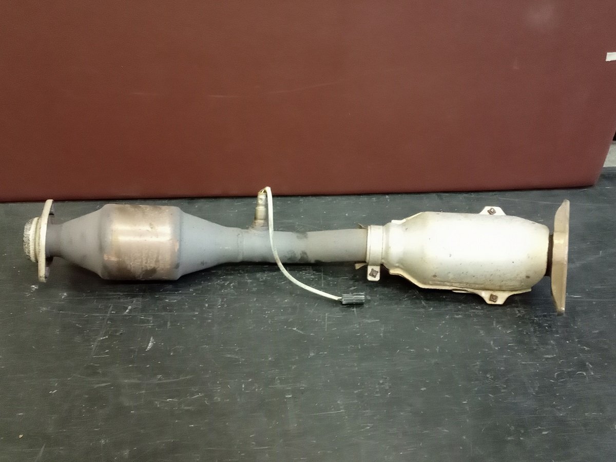 Yahoo!オークション - B-2269 H24年 Z12 キューブ 15X 触媒 ショクバ...