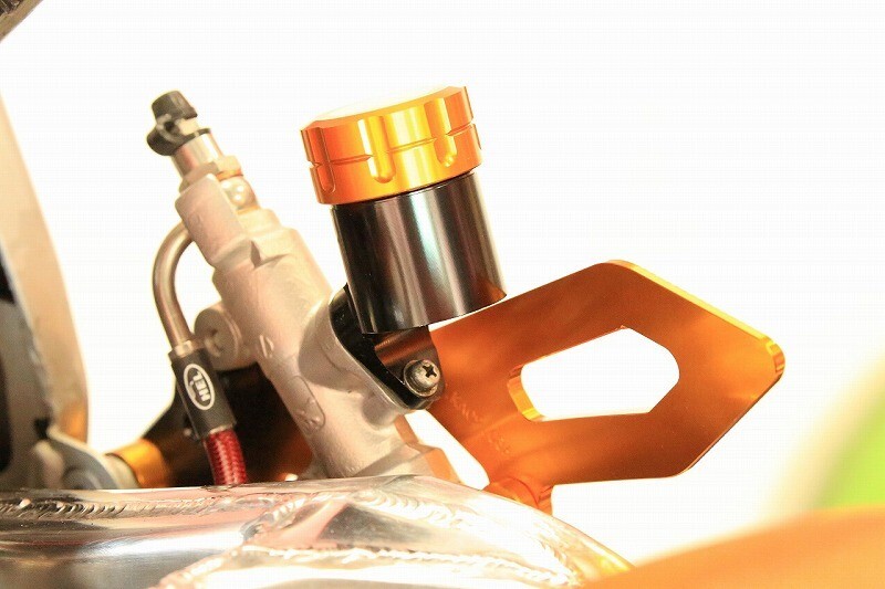 Yahoo!オークション - MC28 / NSR50・80等 リアマスタータンク【 Direc...