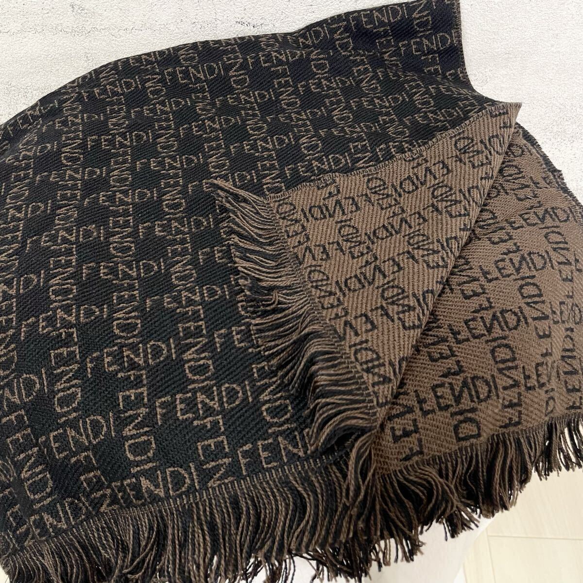 Yahoo!オークション - 【新品保管品】FENDI フェンディ ストール マフ...