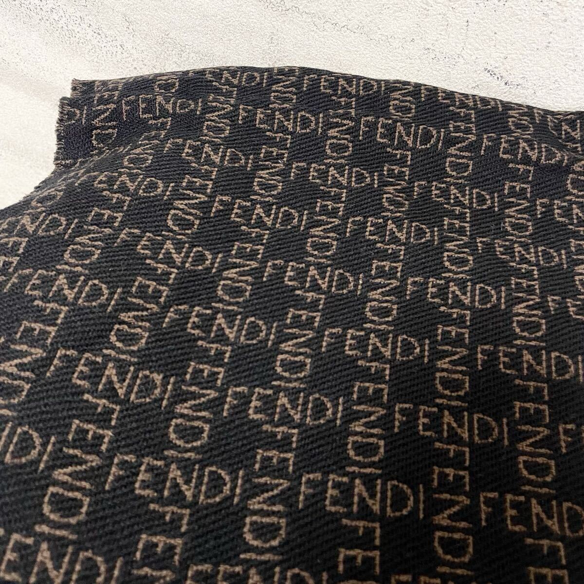 Yahoo!オークション - 【新品保管品】FENDI フェンディ ストール マフ...