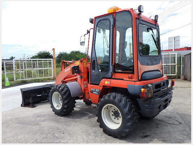 Yahoo!オークション - タイヤショベル(ホイールローダー) クボタ R530 ...