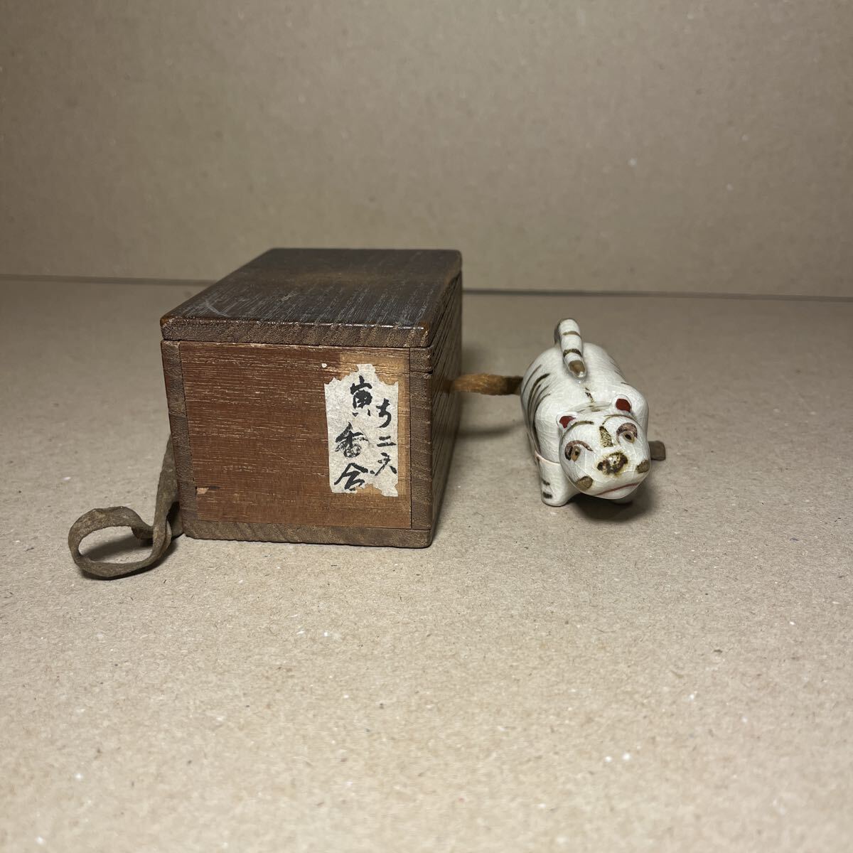 Yahoo!オークション - 香合/寅/仁清/窯印/茶道具/陶芸/時代物/共箱 香...