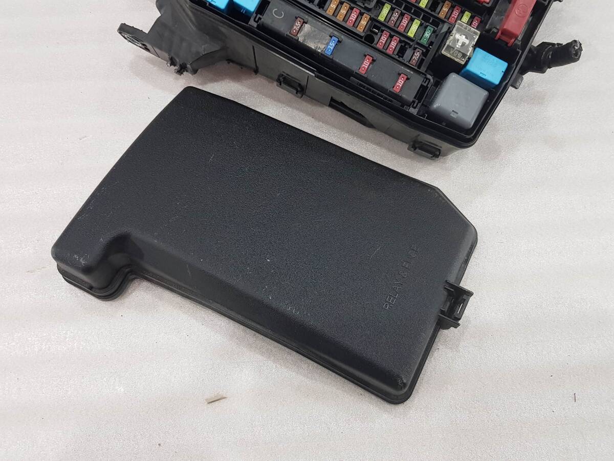 Yahoo!オークション - トヨタ ミライ MIRAI JPD10 純正 ヒューズボック...