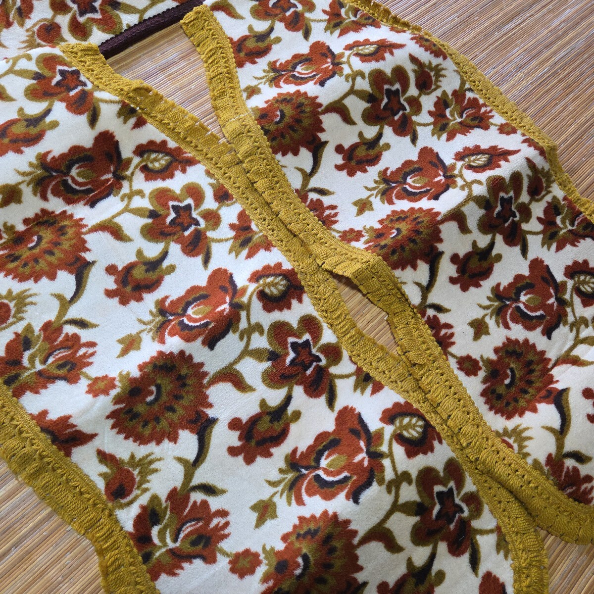 Yahoo!オークション - 昭和レトロ ポップ 60年代 花柄 車用 座席カバー...